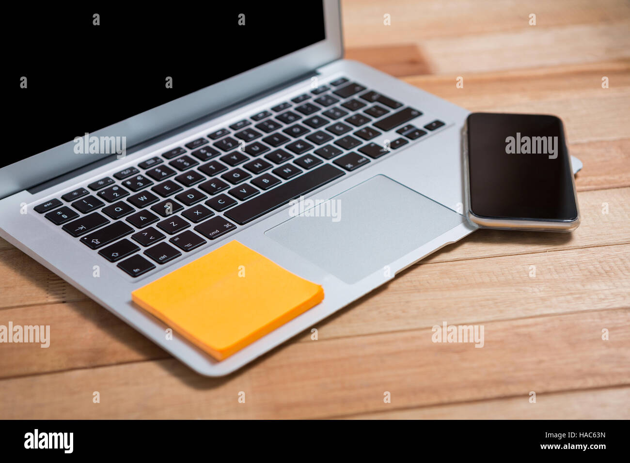 Sticky note screen hi-res stock photography and images - Alamy