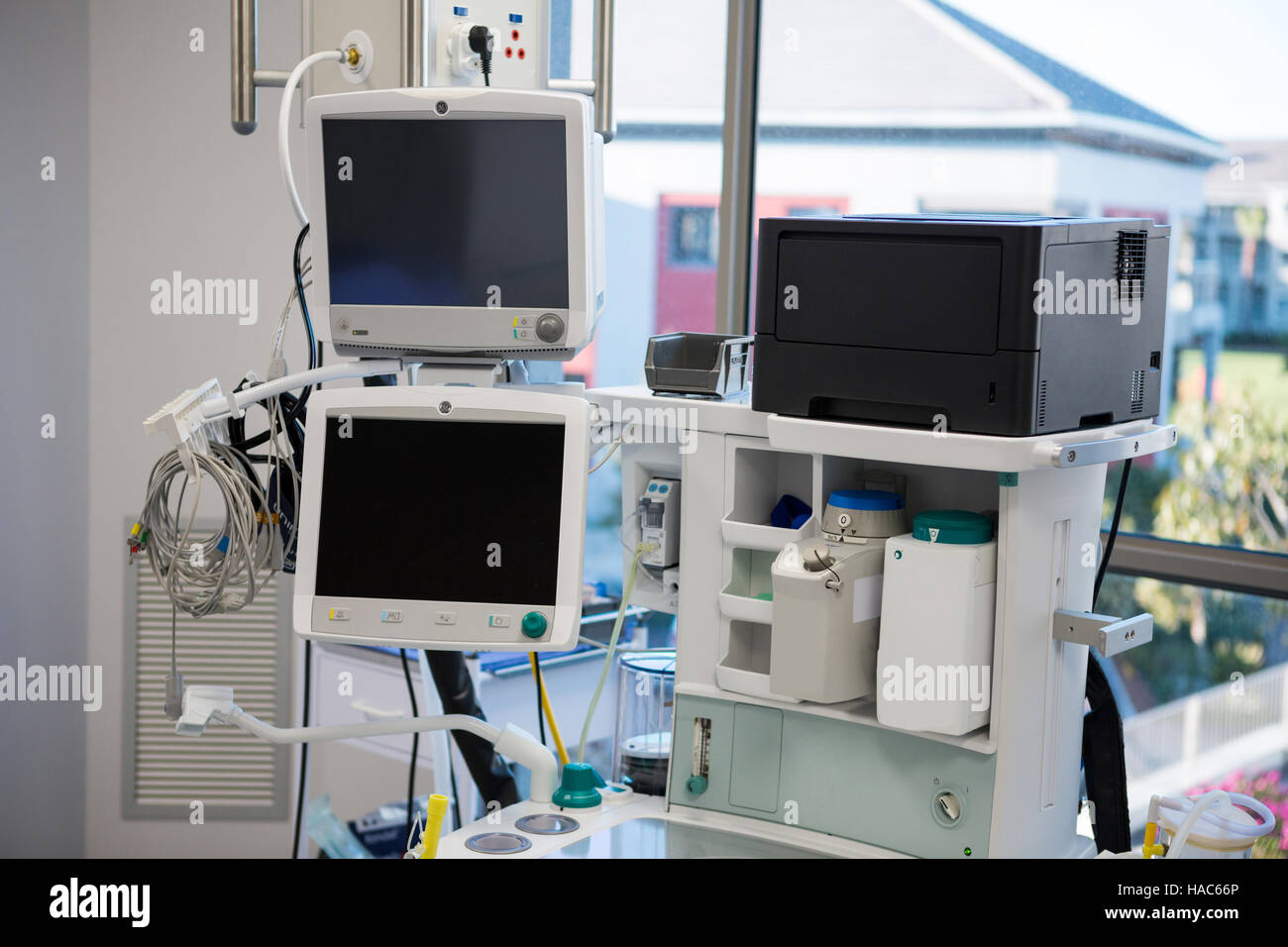 Medical equipment devices hi-res stock photography and images - Alamy