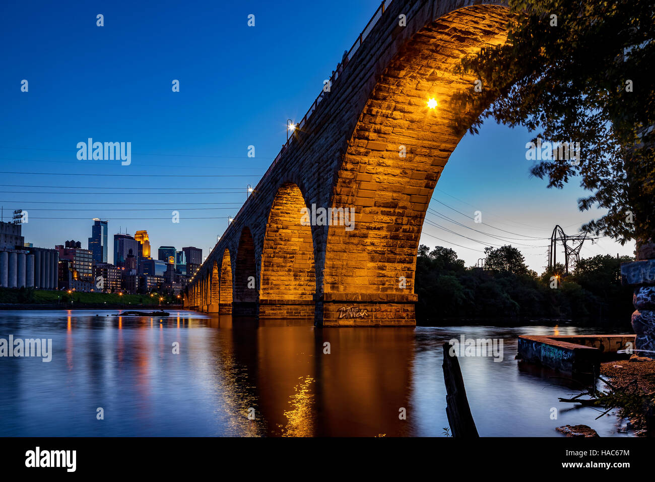 A view of the beautiful stone arch bridge of Minneapolis, MN, USA at ...