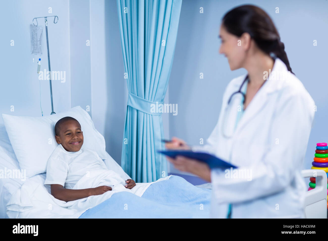 Female doctor checking fever from digital thermometer Stock Photo - Alamy