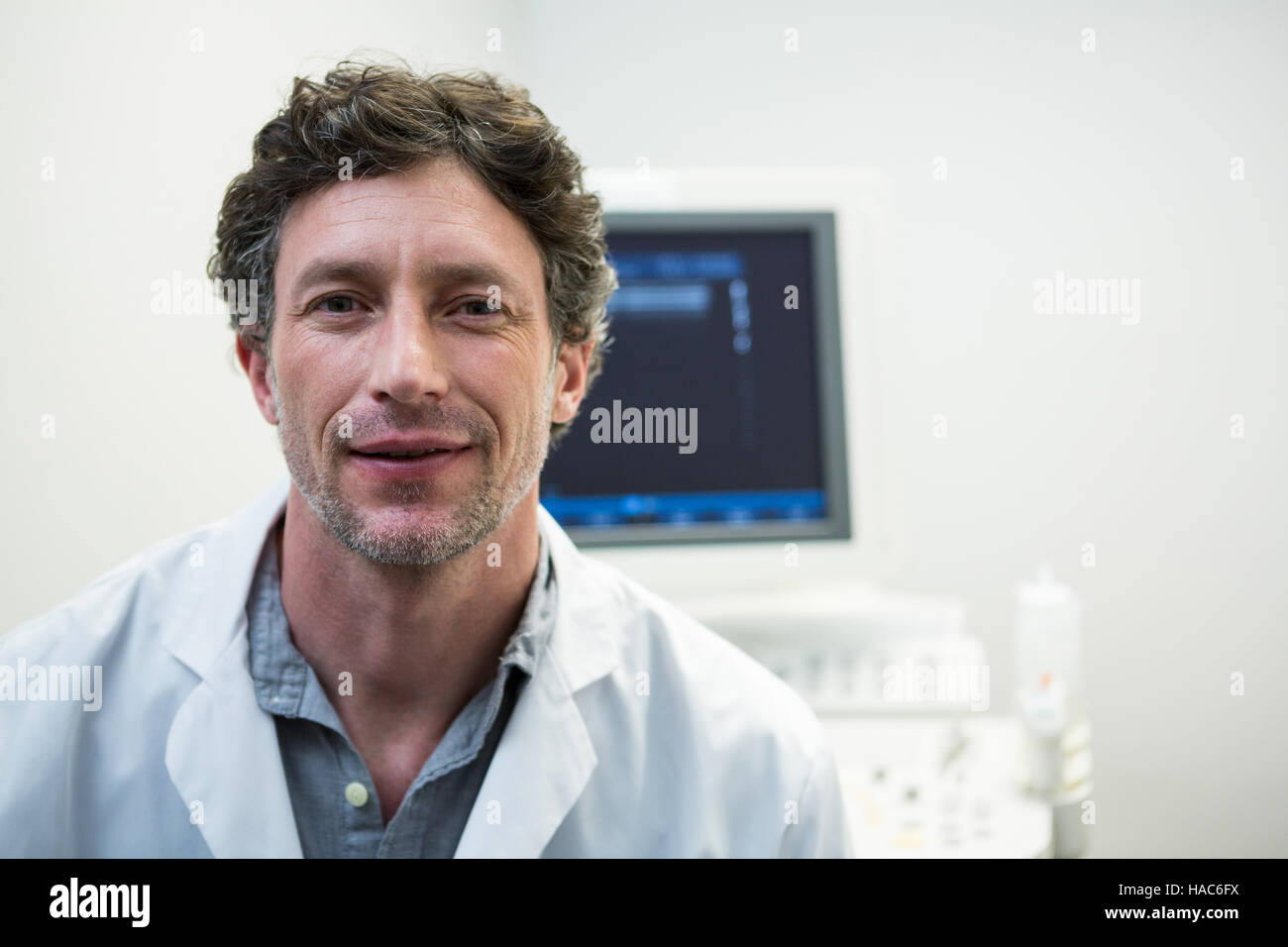 Portrait of doctor smiling at camera Stock Photo - Alamy