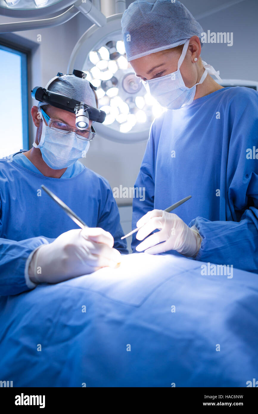 Surgeons performing operation in operation theater Stock Photo - Alamy