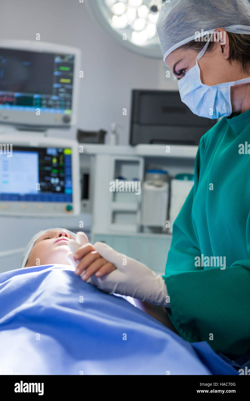 Surgeon operating patient Stock Photo - Alamy
