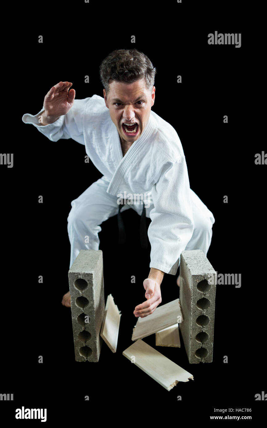 Karate player breaking wooden plank Stock Photo - Alamy Karate player breaking wooden plank Stock Photo - Alamy