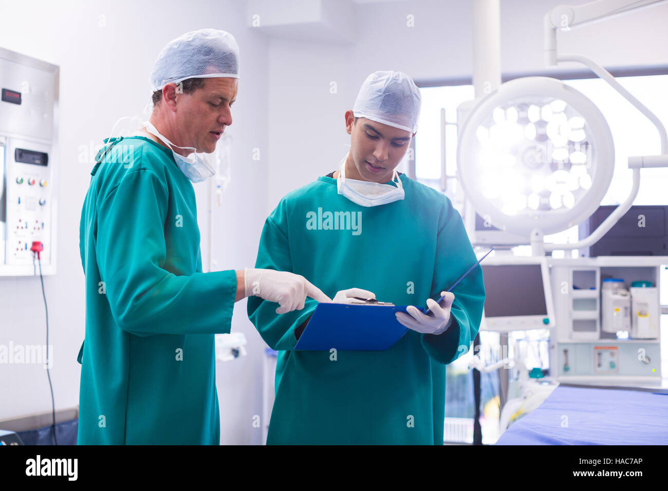Surgeons discussing medical report Stock Photo - Alamy