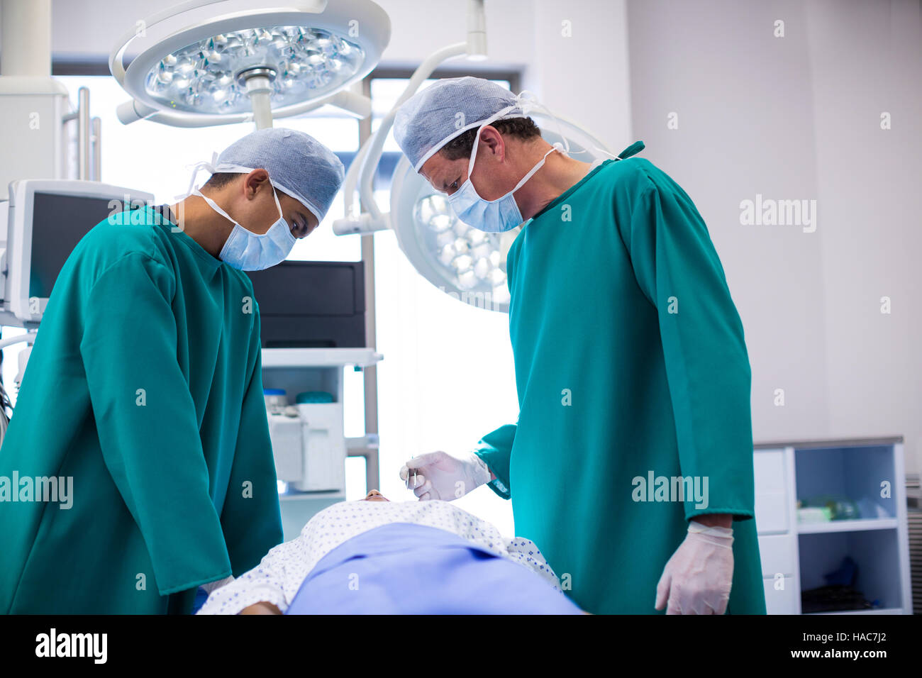 Surgeons performing operation in operation room Stock Photo - Alamy