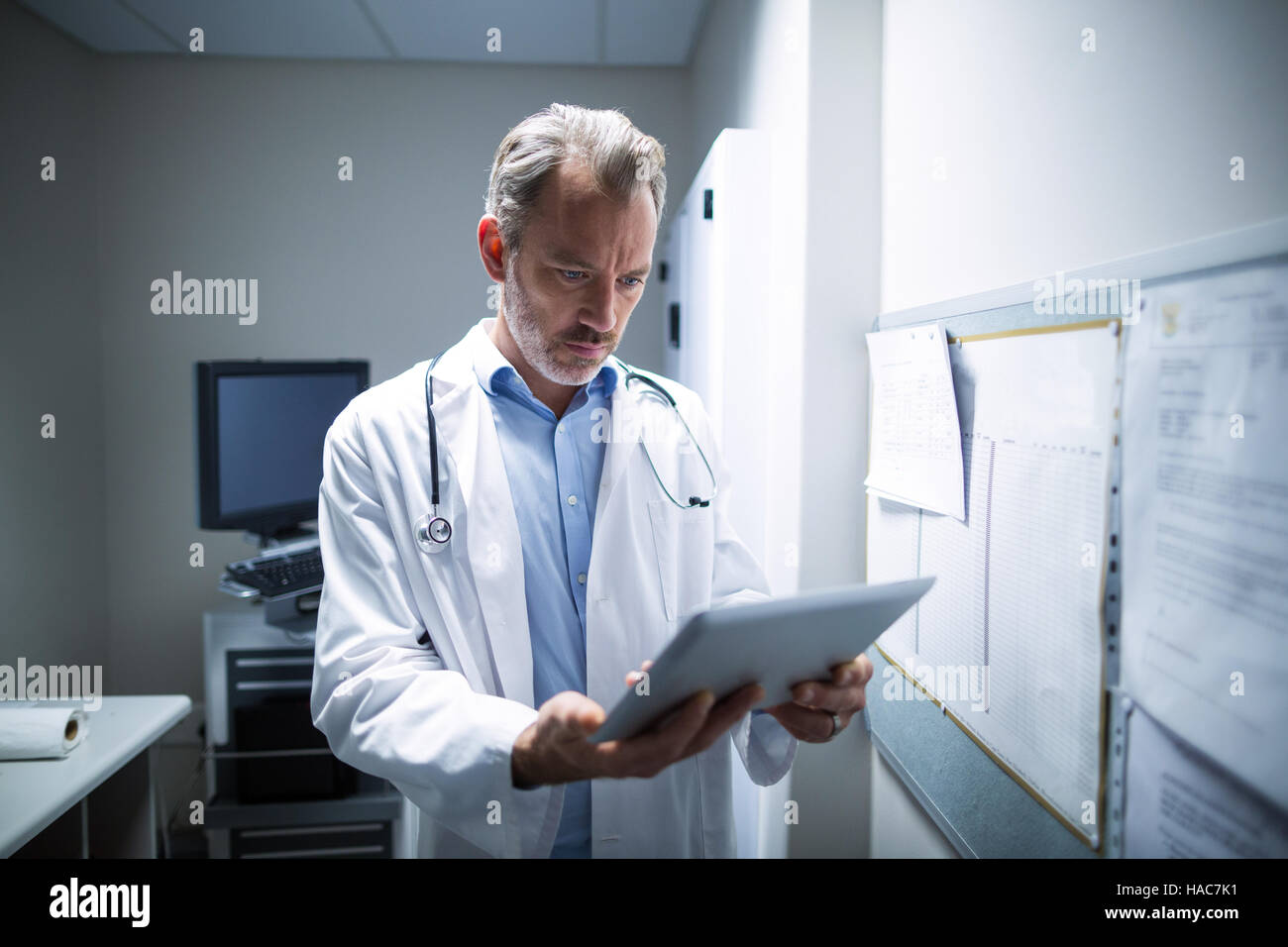 Doctor using digital tablet Stock Photo - Alamy