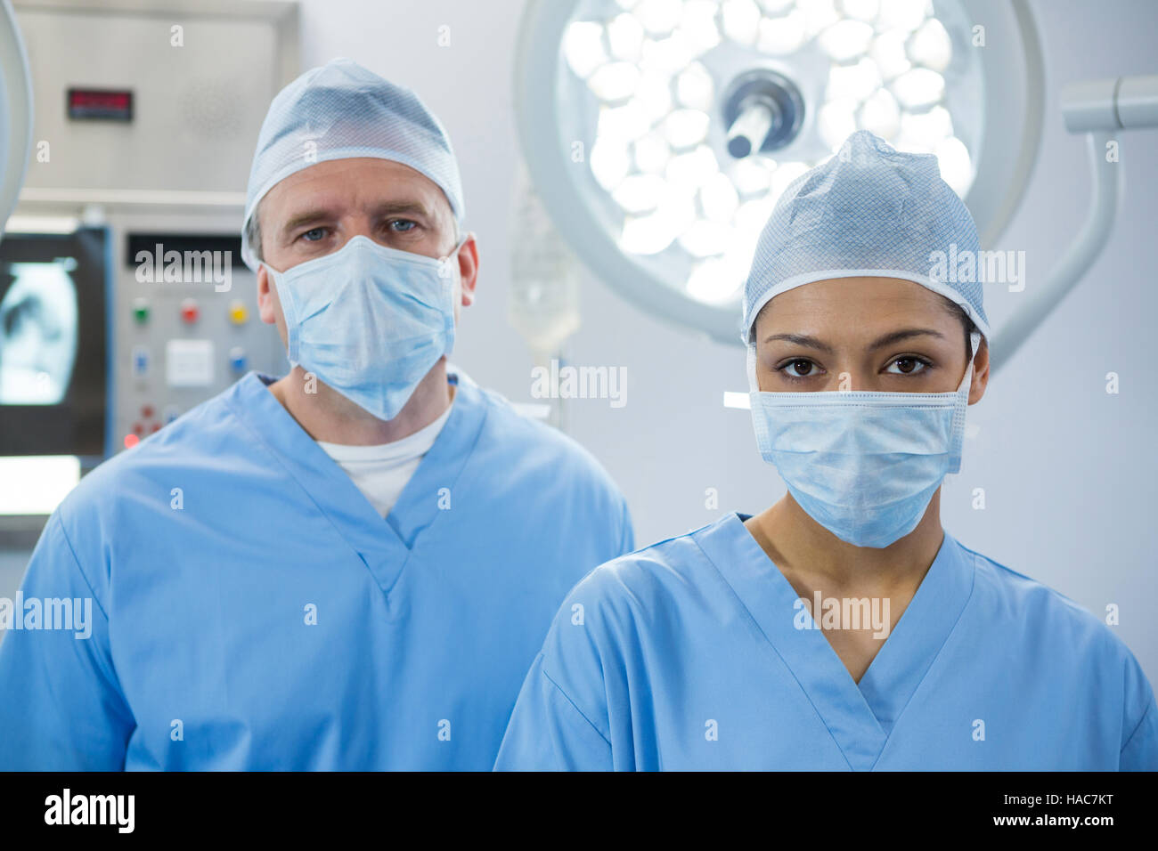 Portrait of surgeons wearing surgical mask Stock Photo - Alamy