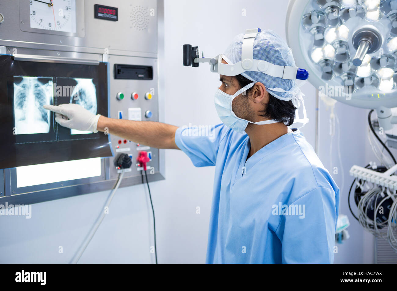 Reading x ray hi-res stock photography and images - Alamy