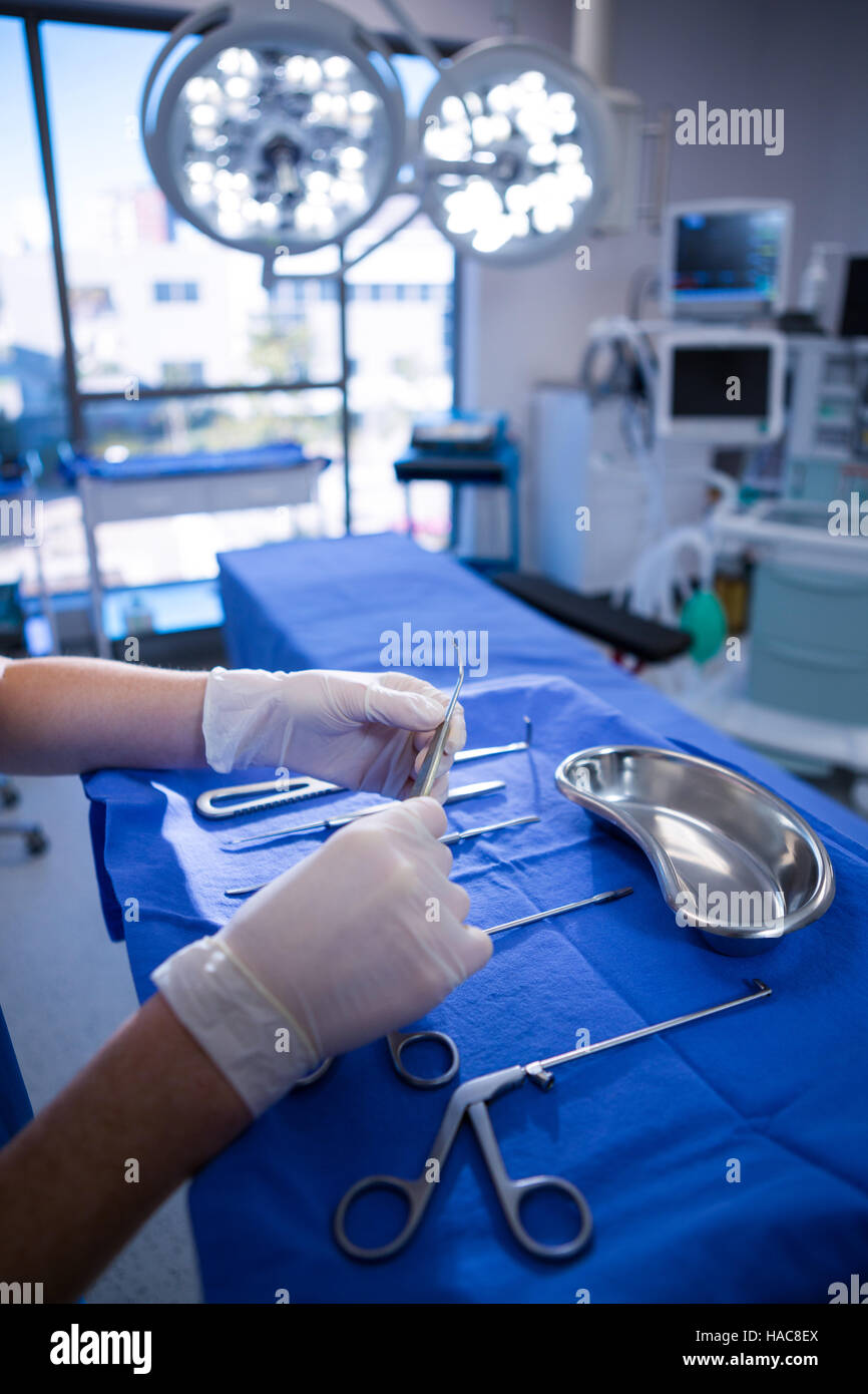 Surgical hand tool hi-res stock photography and images - Alamy