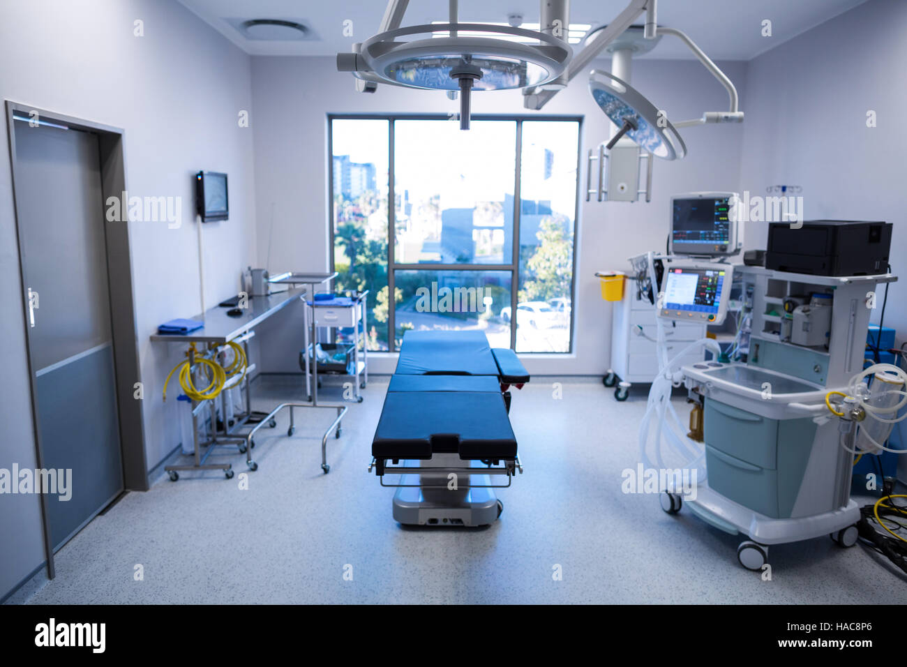 Interior view operating room hi-res stock photography and images - Alamy
