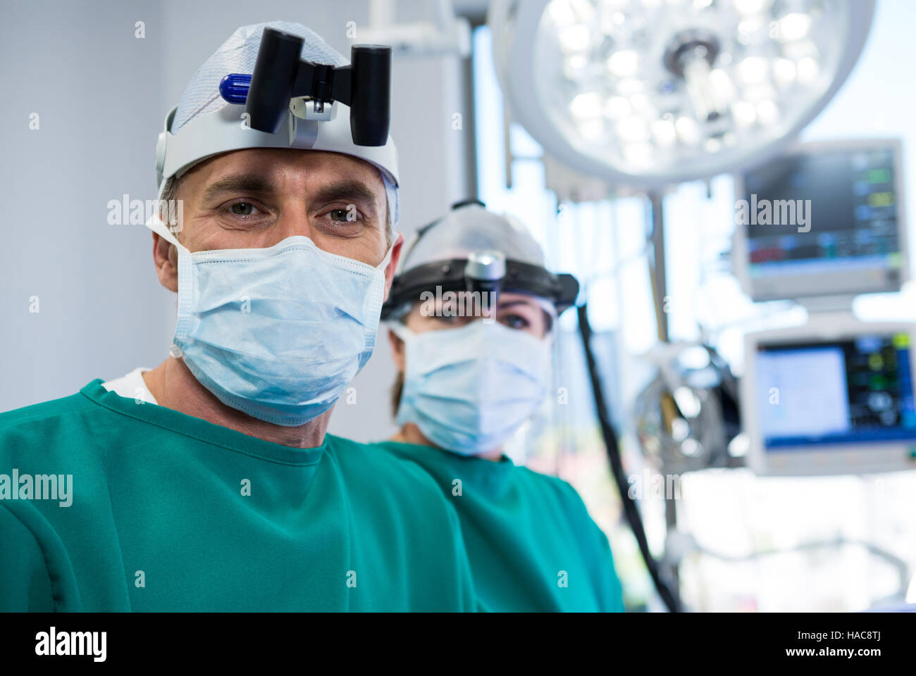 Surgeons in operation theater Stock Photo - Alamy