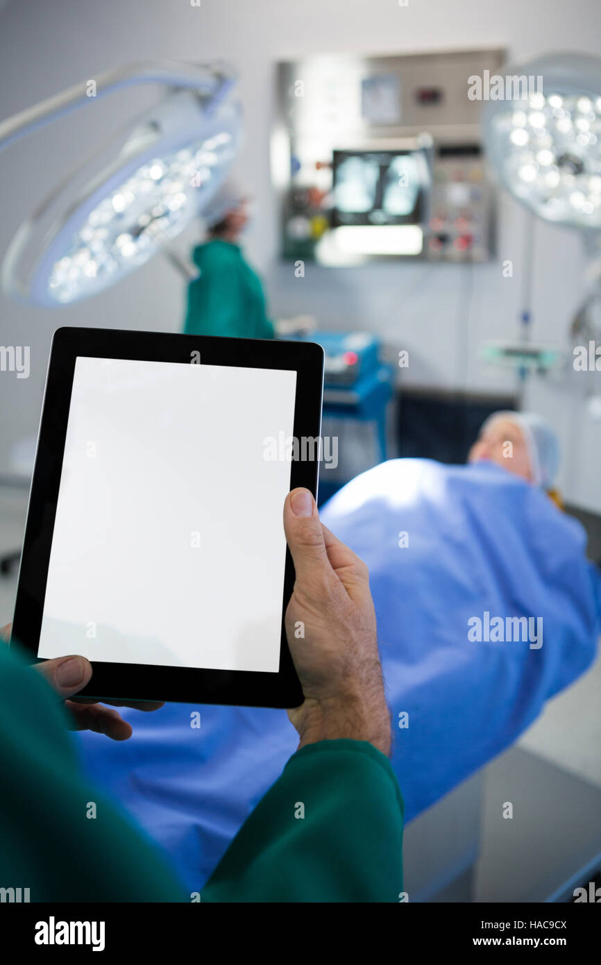 Woman operating tablet pc hi-res stock photography and images - Alamy