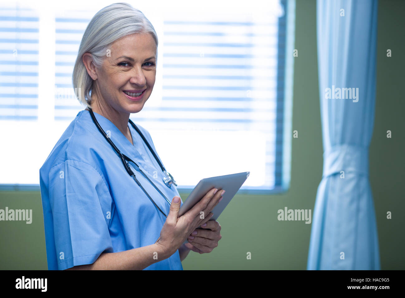 Nurse using digital tablet Stock Photo - Alamy