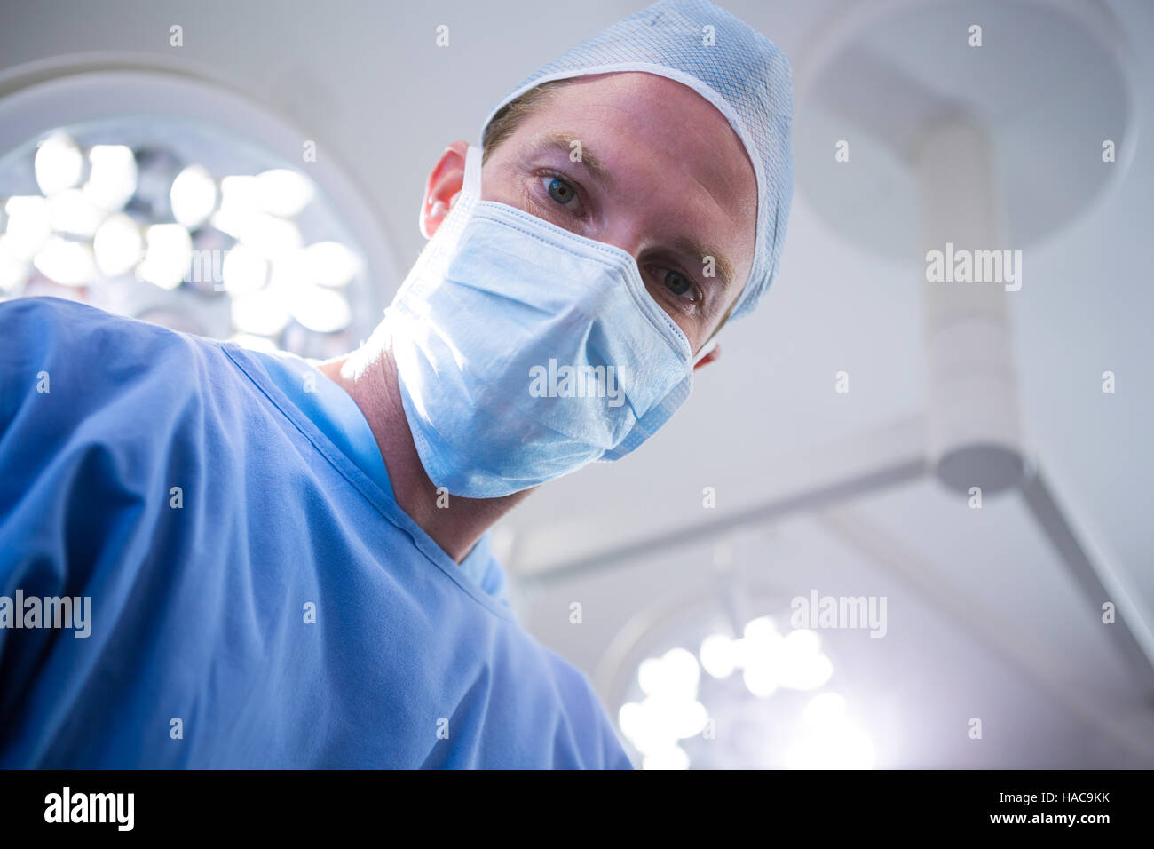 Male surgeon wearing surgical mask Stock Photo - Alamy