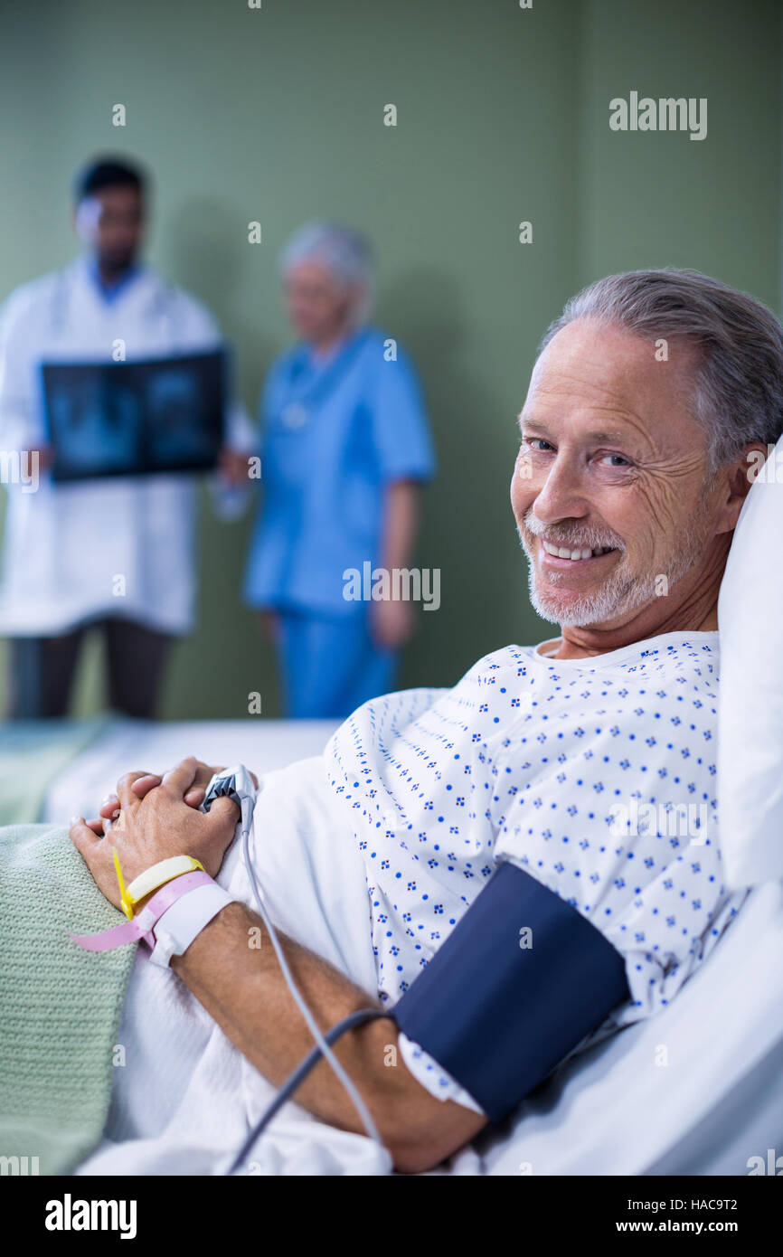 Sick patient lying on hi-res stock photography and images - Alamy