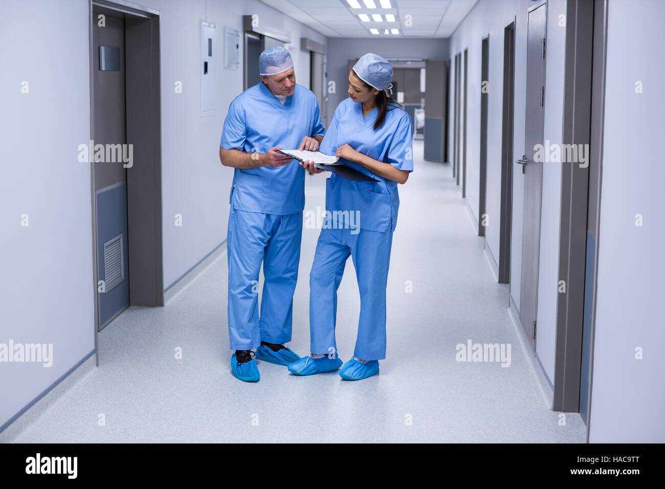 Surgeons discussing over medical reports Stock Photo - Alamy