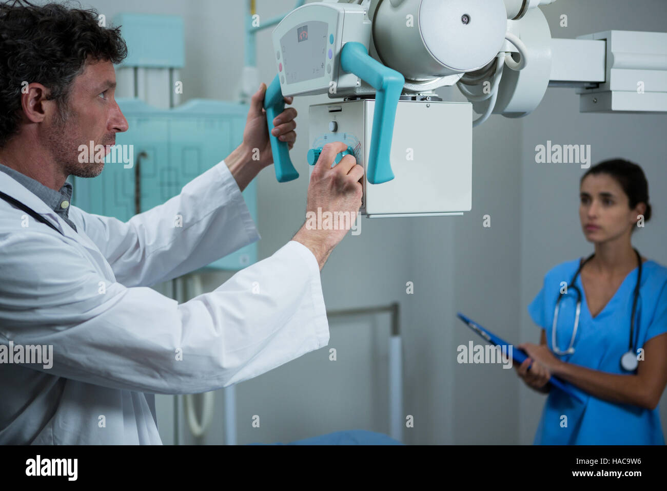 Doctors adjusting x-ray machine Stock Photo - Alamy