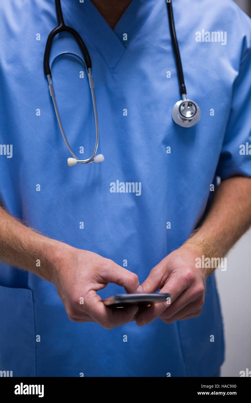 Surgeon using mobile phone in hospital Stock Photo - Alamy