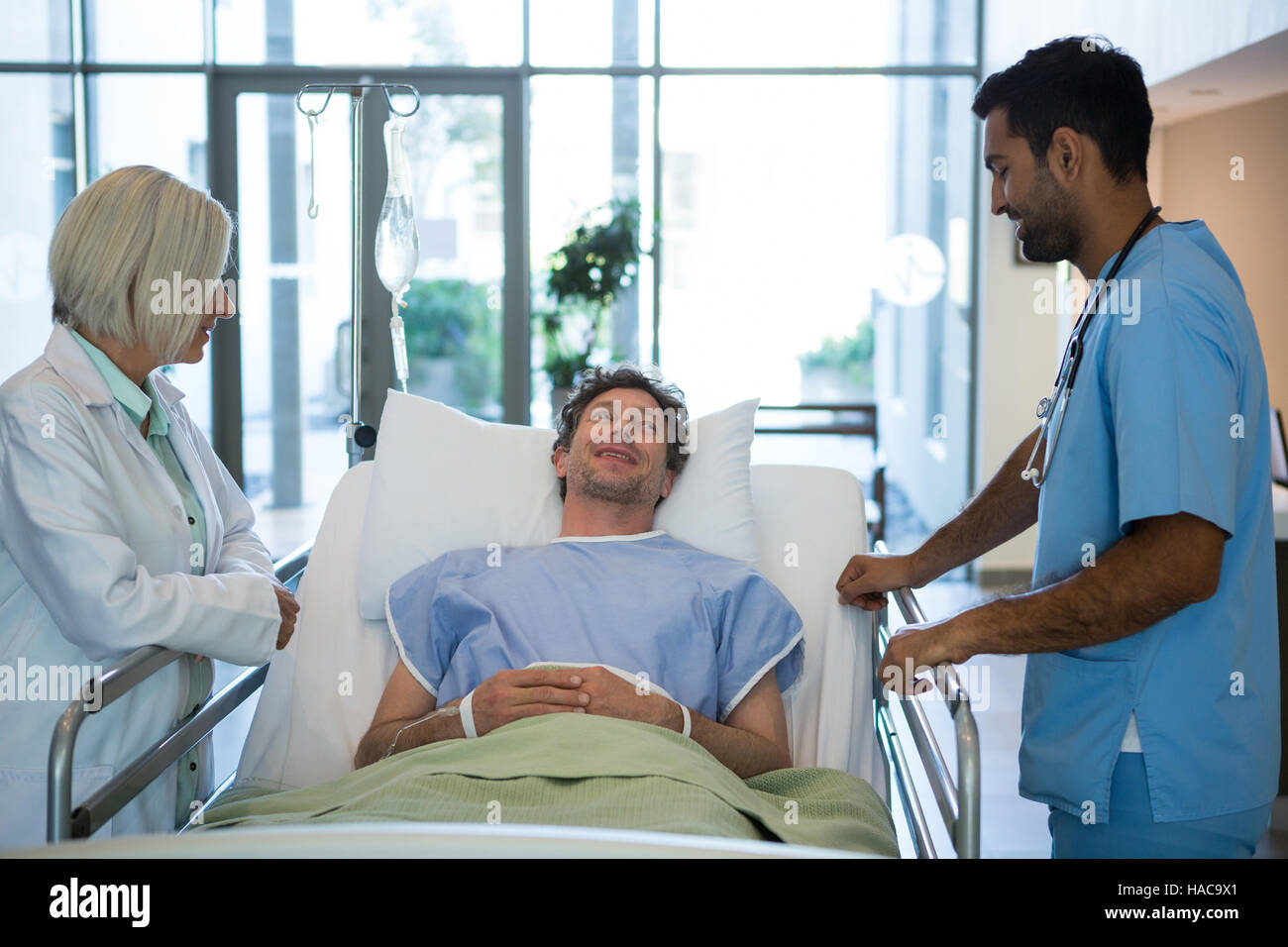 Doctor interacting with patient Stock Photo - Alamy