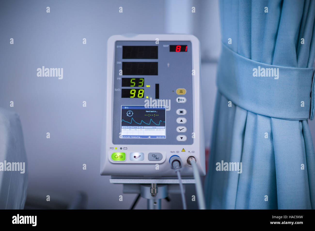 Heart monitor hi-res stock photography and images - Alamy