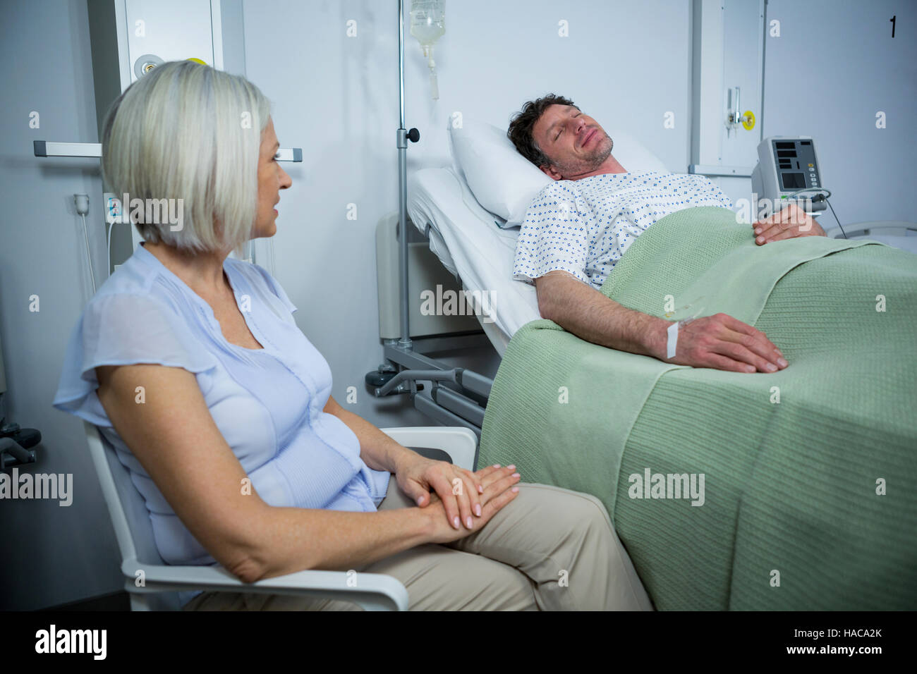 Doctor interacting with patient Stock Photo - Alamy