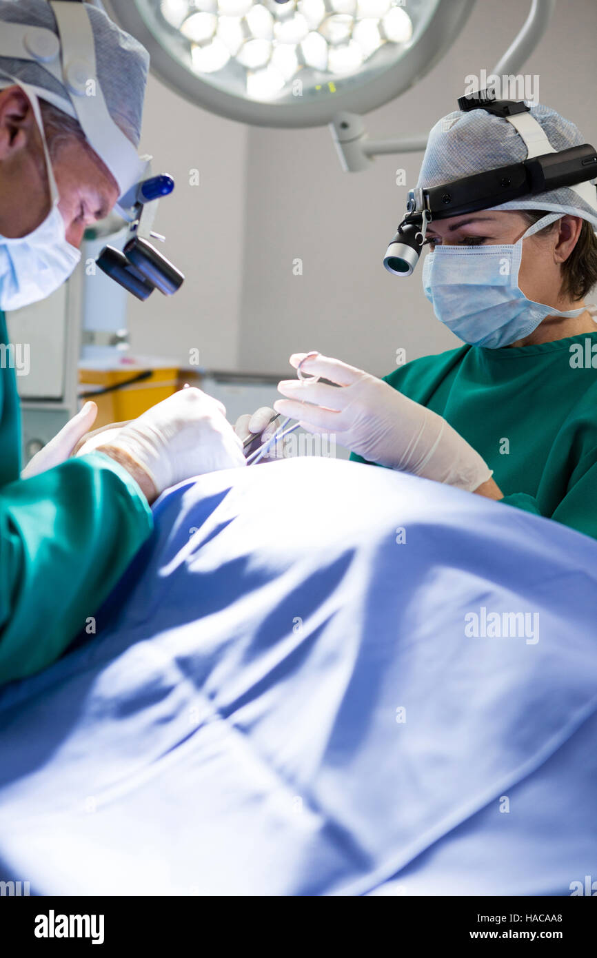 Surgeons operating patient Stock Photo - Alamy