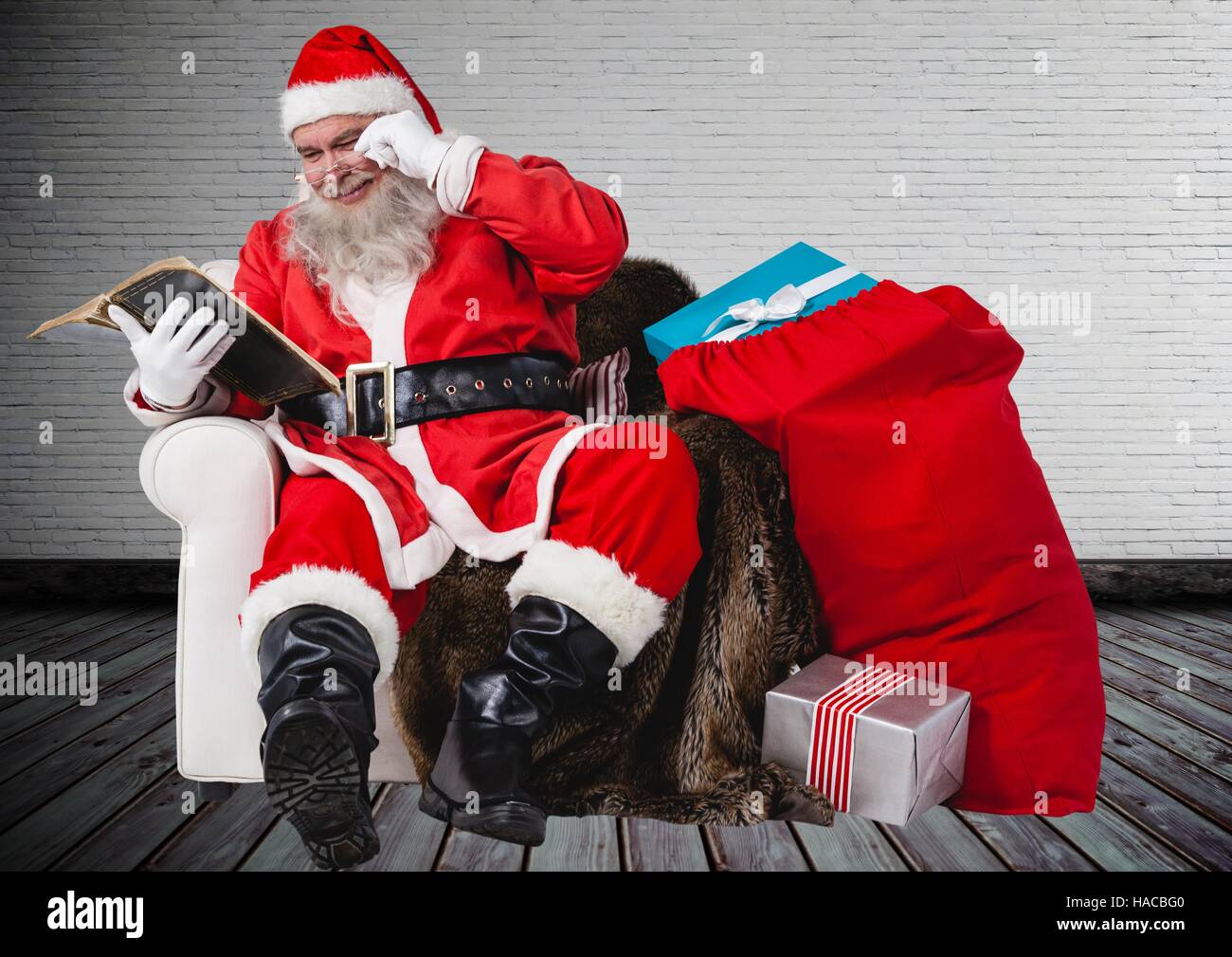 Santa reading a book hi-res stock photography and images - Alamy