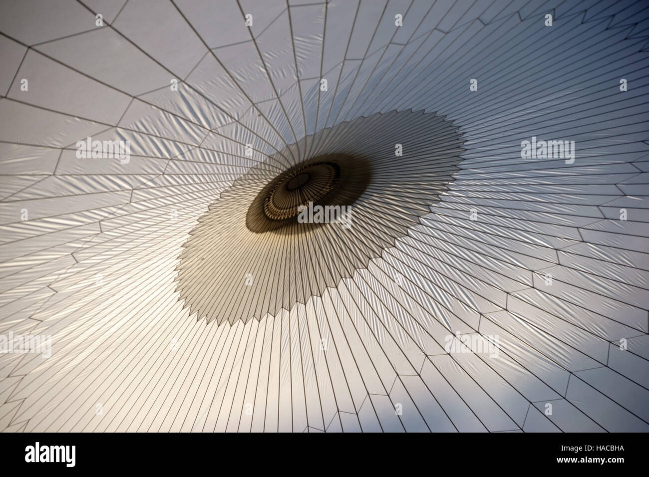 Honeycomb roof hi-res stock photography and images - Alamy