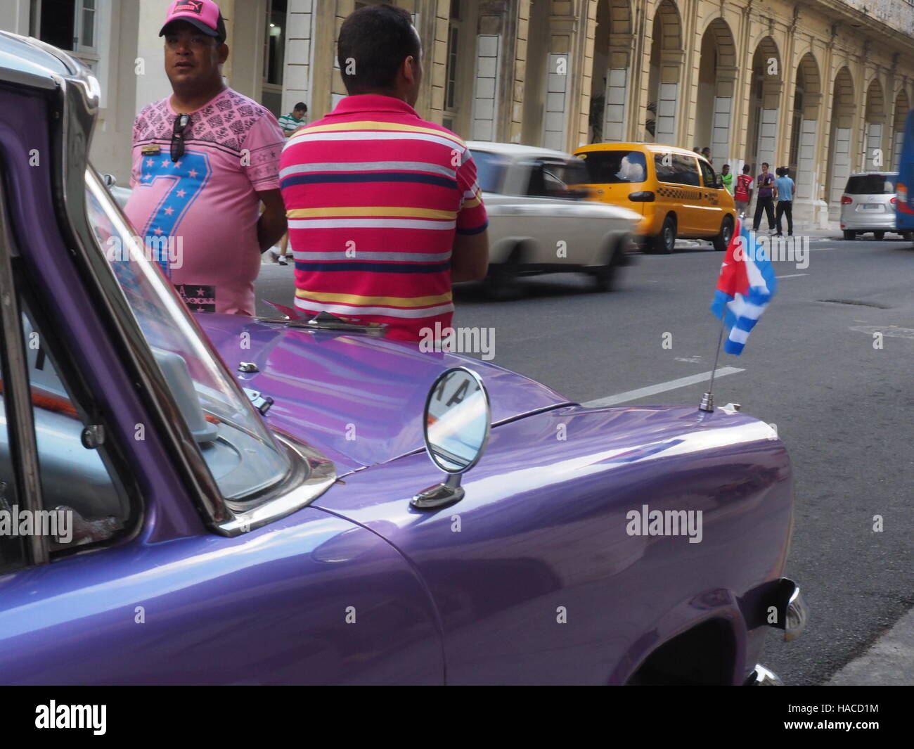 Havana old car with Cuban flag Stock Photo - Alamy