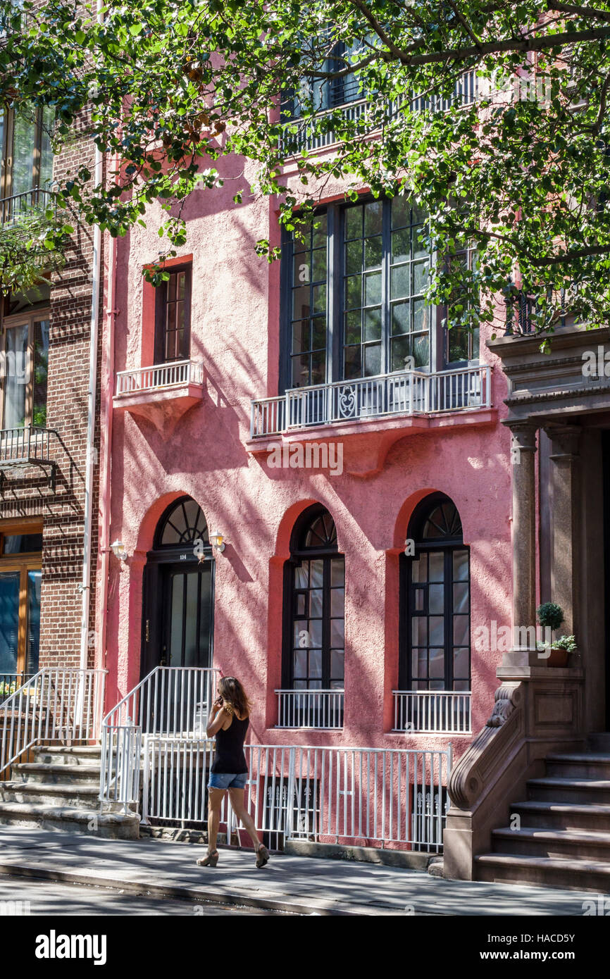 Pink building nyc hi-res stock photography and images - Alamy