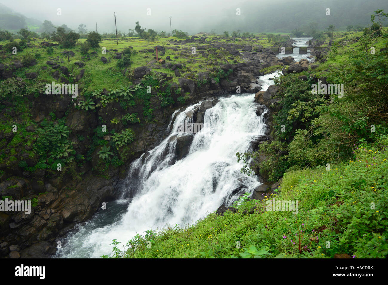 Splash mountain hi-res stock photography and images - Alamy