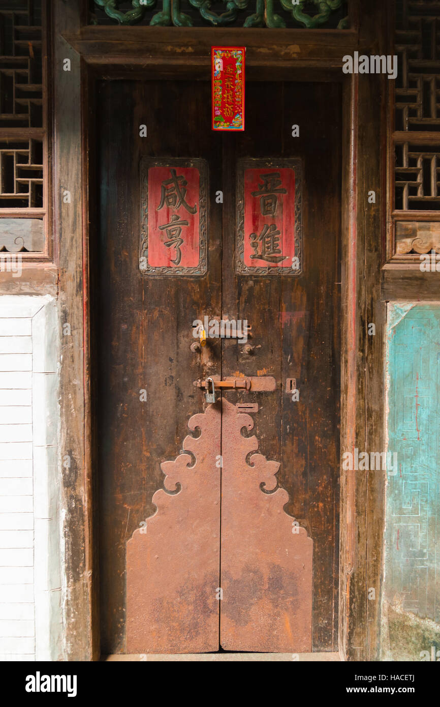 Old chinese wooden door in a home at Yongding town, Fujian china Stock ...