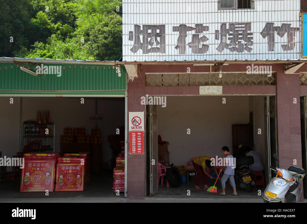 Firecracker china hi-res stock photography and images - Alamy