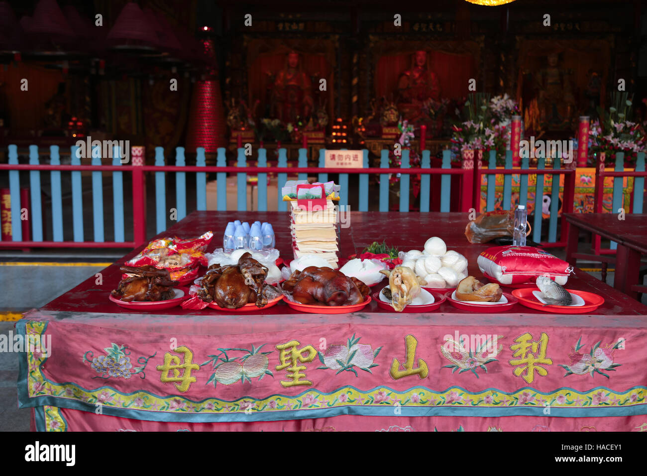 Chinese altar table hi-res stock photography and images - Alamy