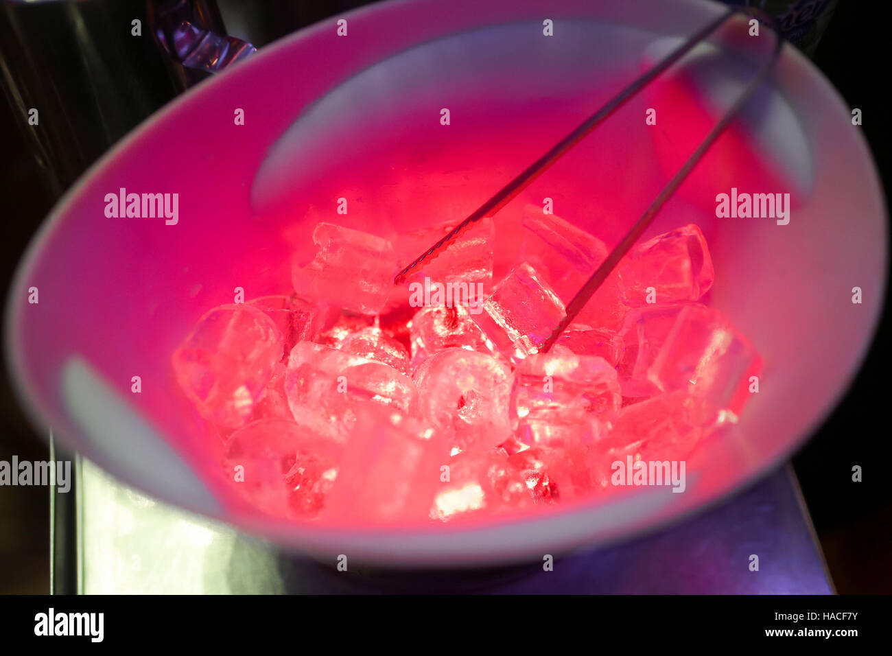 Ice basket hi-res stock photography and images - Alamy