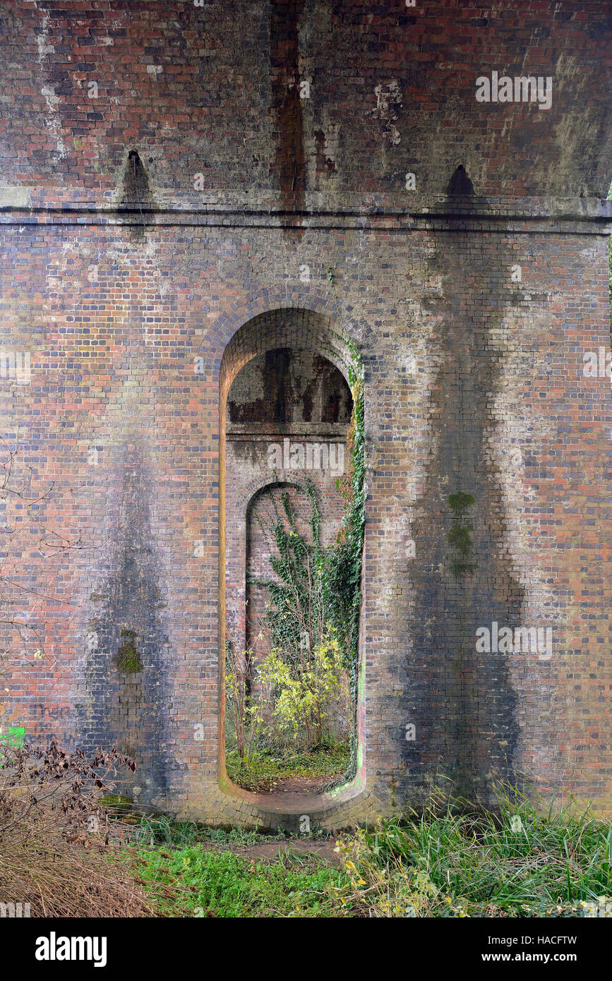 Arches under railway hi-res stock photography and images - Alamy