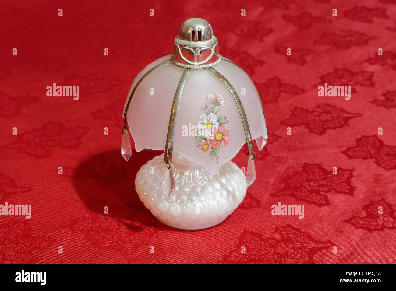 Red table hi-res stock photography and images - Alamy