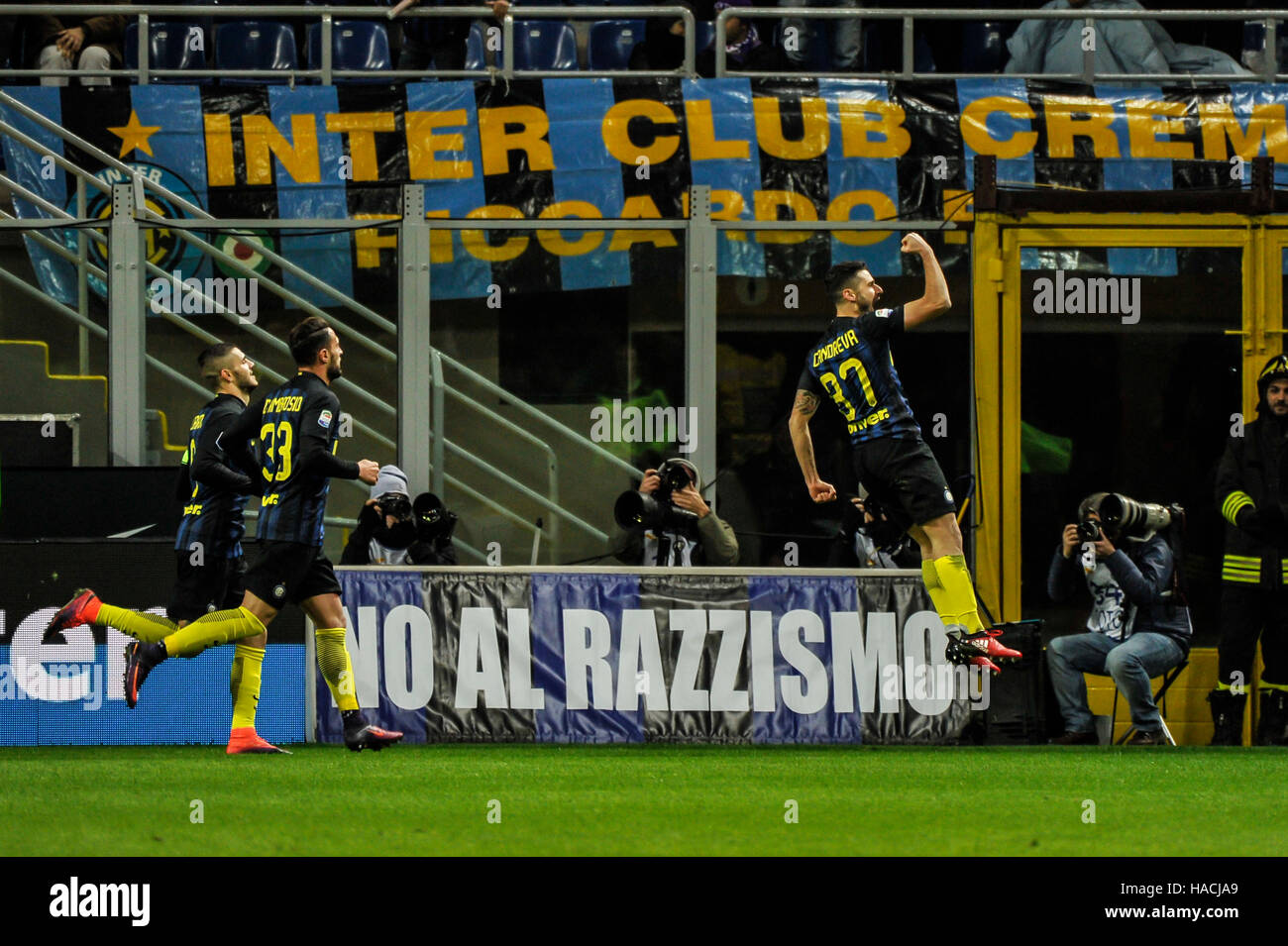 Milan, Italy. 28th Nov, 2016. Antonio Candreva of FC Inter celebrate ...