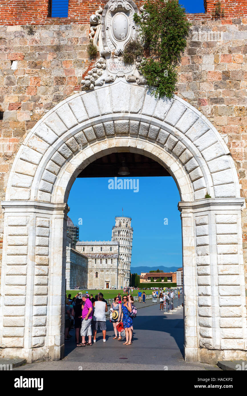 Pisa gate cathedral hi-res stock photography and images - Alamy