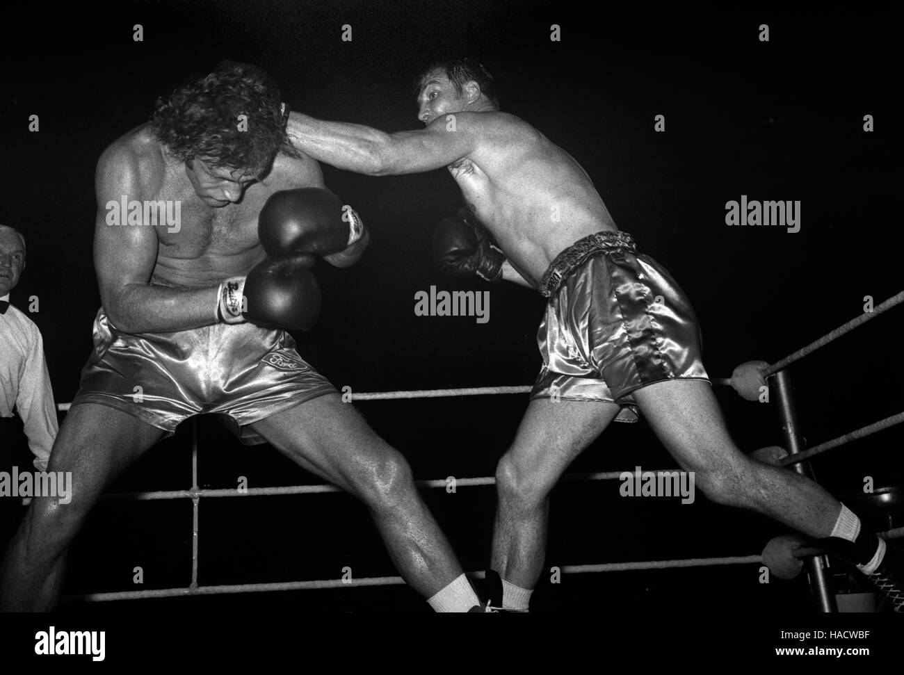 Joe Bugner (l) during the heavyweight fight with Jack Bodell at Empire ...