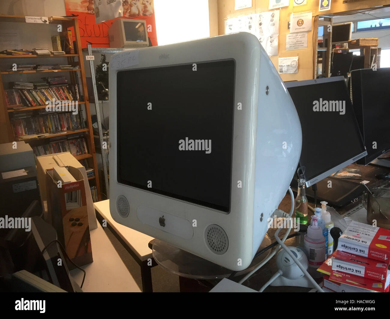 Plastic macintosh hi-res stock photography and images - Alamy
