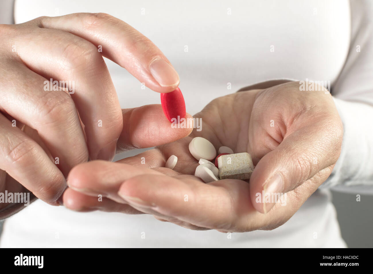 Pharmacist hand hi-res stock photography and images - Alamy