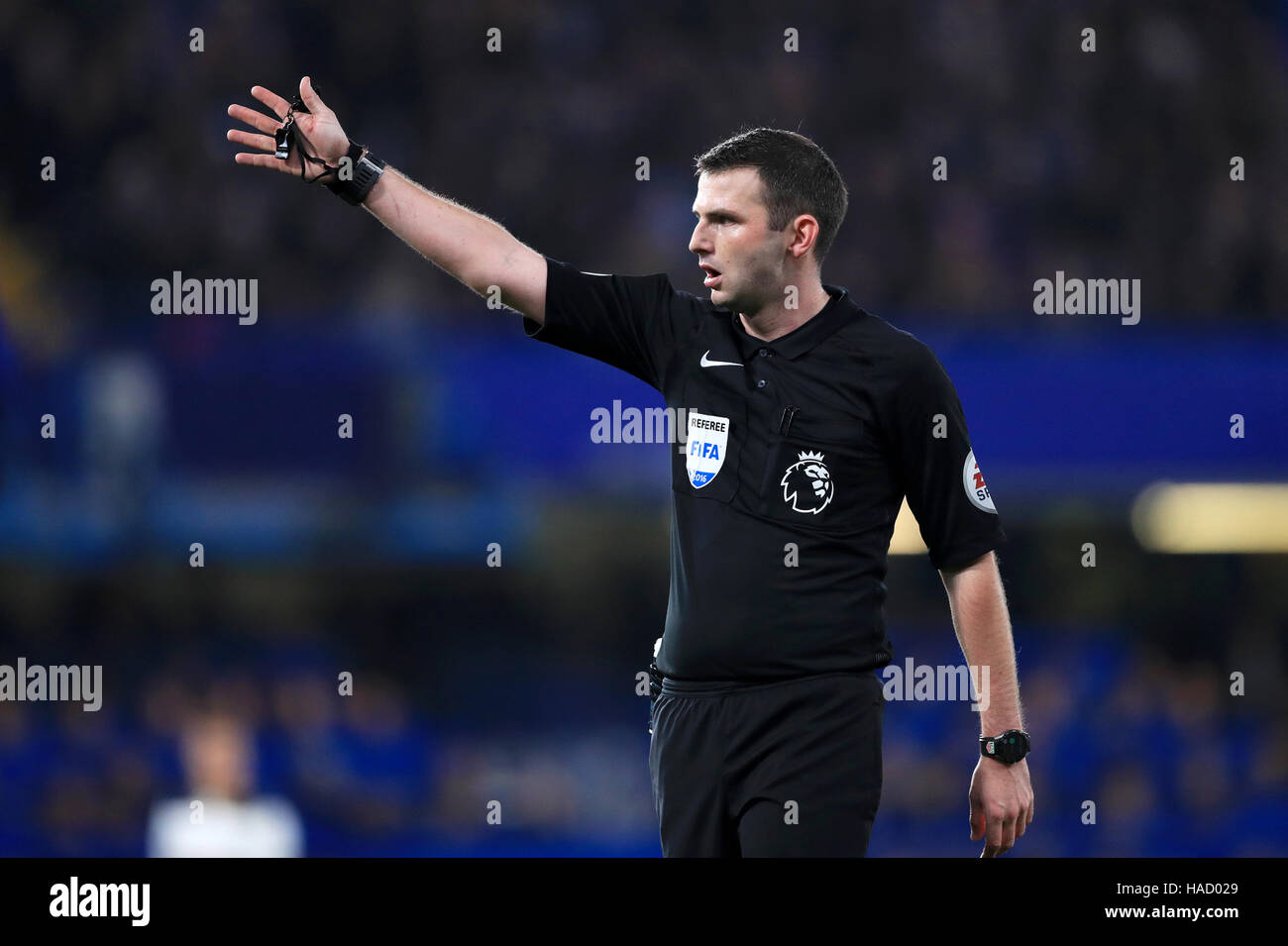 Referee Michael Oliver Stock Photo - Alamy