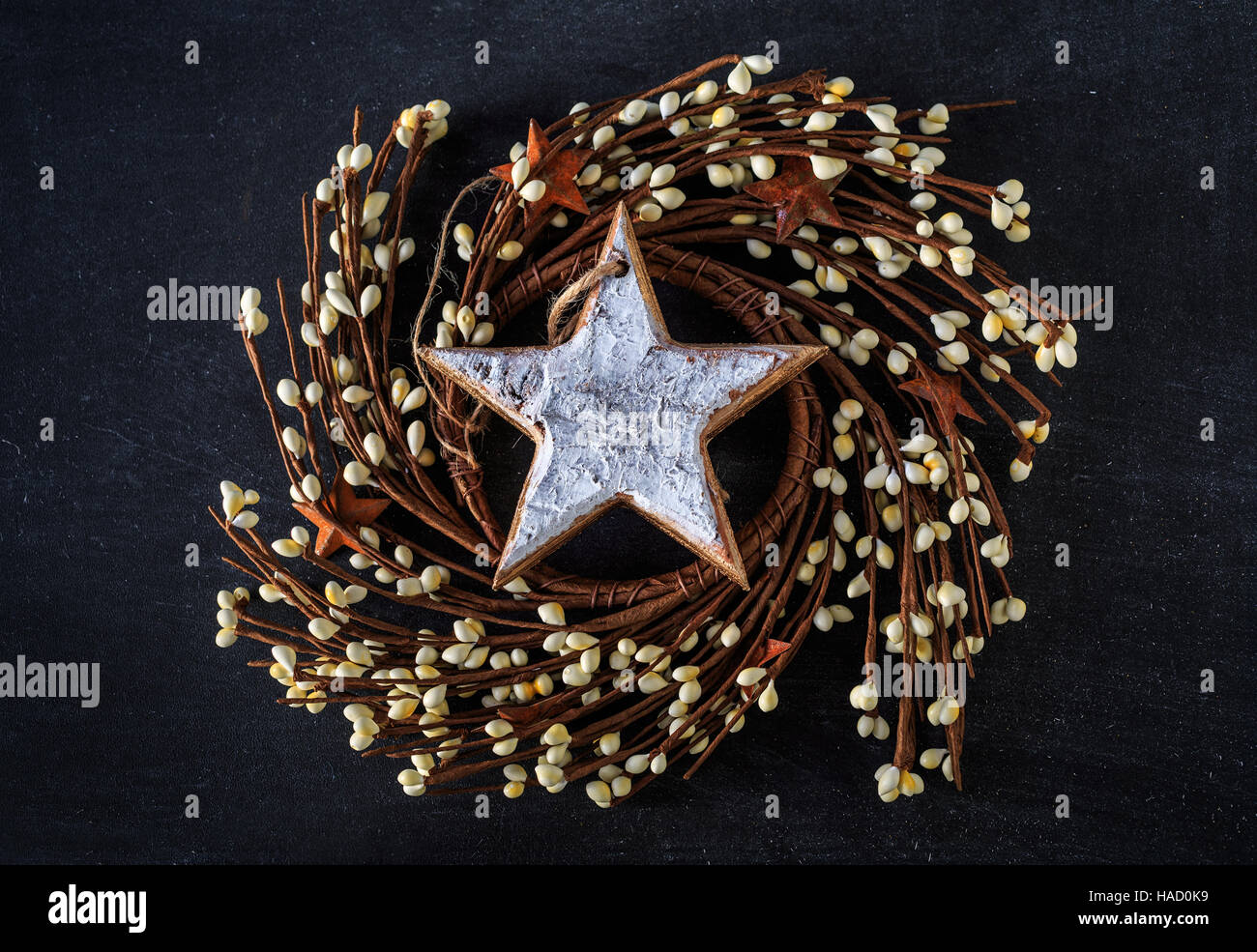Rustic Christmas wreath and star ornament Stock Photo - Alamy