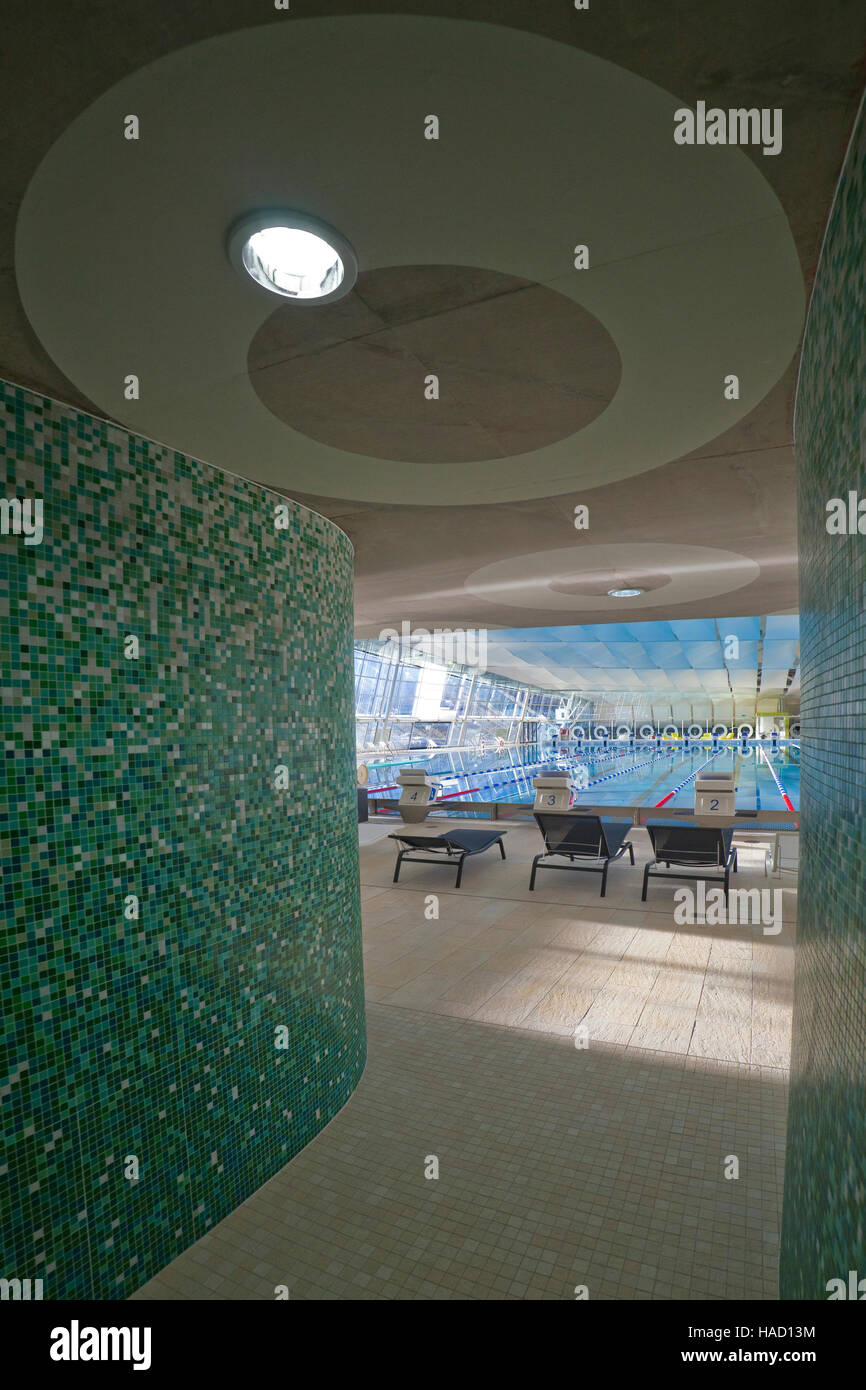 Green corridor hi-res stock photography and images - Alamy