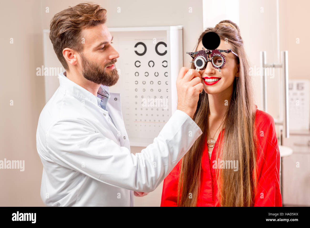Ophthalmologist lenses hi-res stock photography and images - Alamy