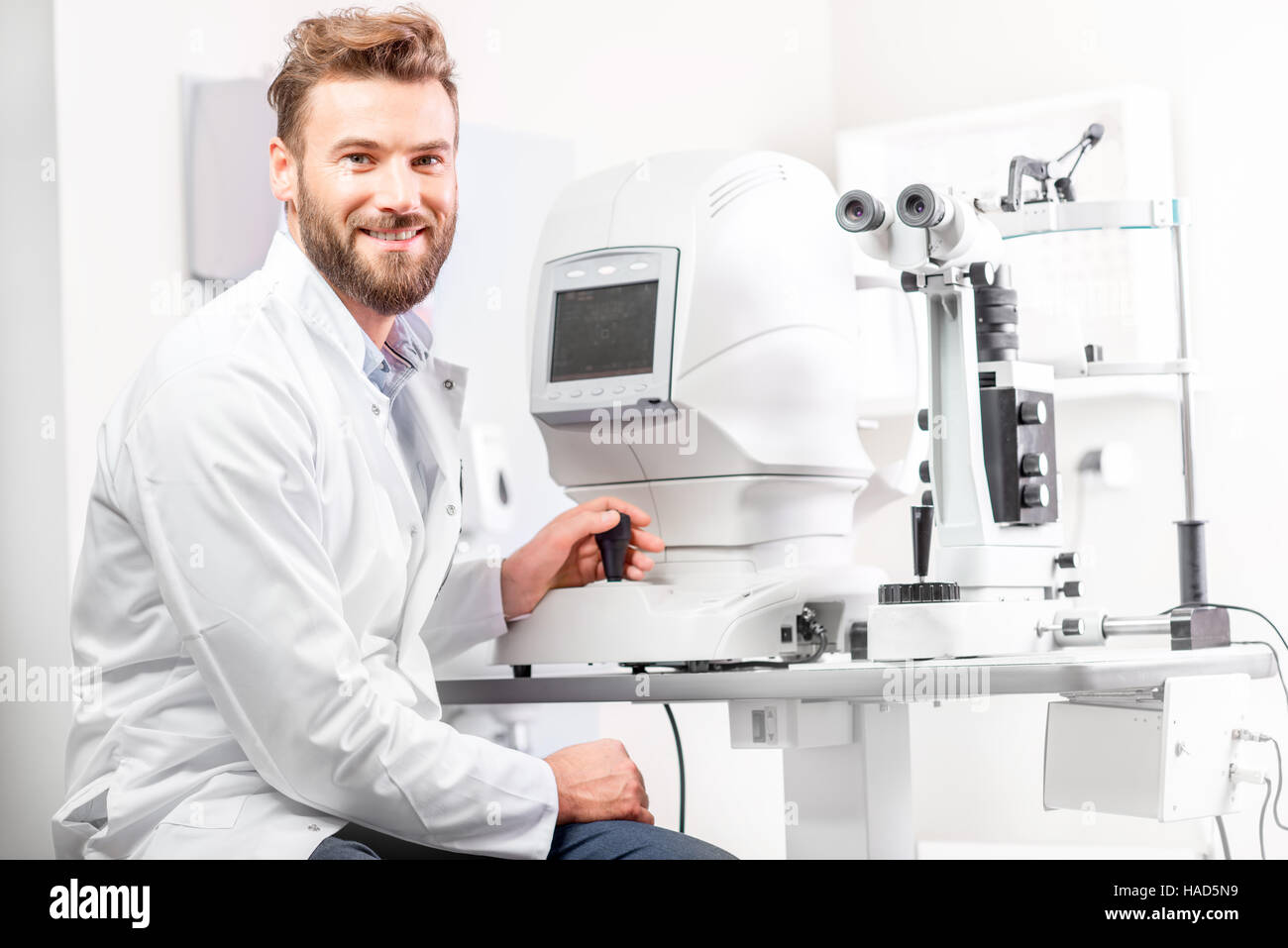 Eye doctor with ophthalmologic device Stock Photo - Alamy