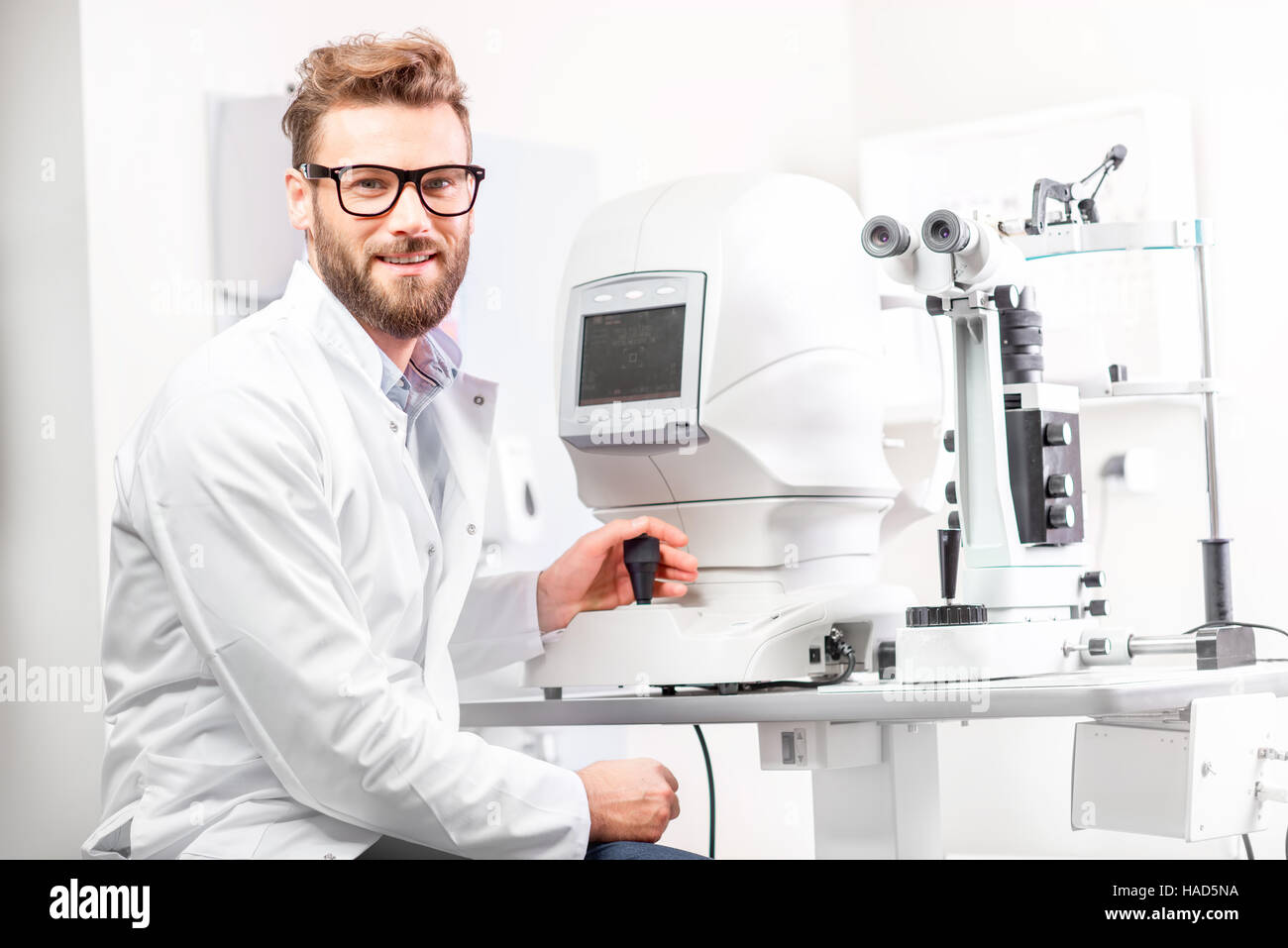 Eye doctor with ophthalmologic device Stock Photo - Alamy