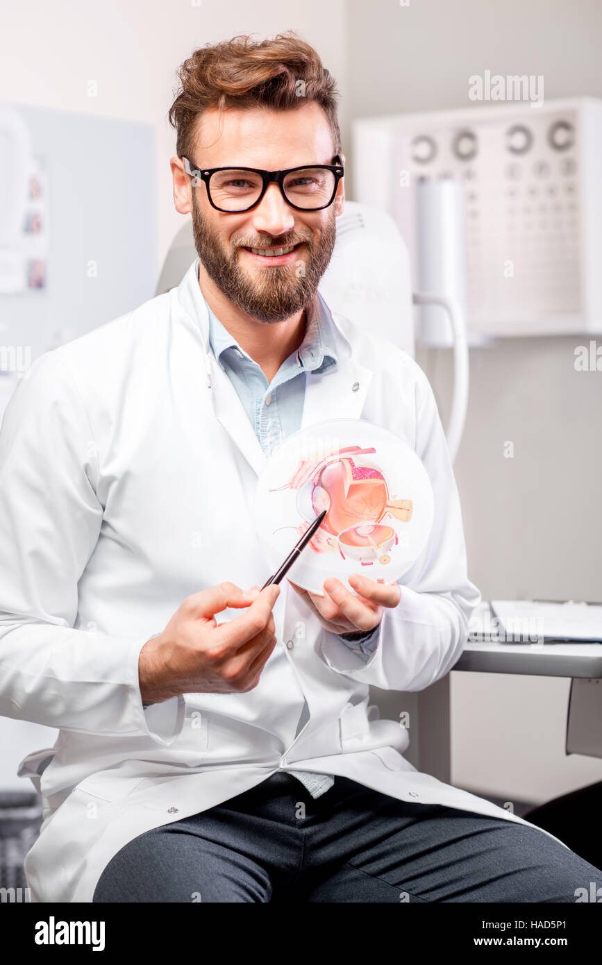 Optometrist showing eye chart hi-res stock photography and images - Alamy